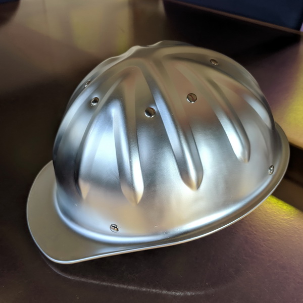Metall Schutzhelm aus Aluminmium - Metall Werk Zürich AG